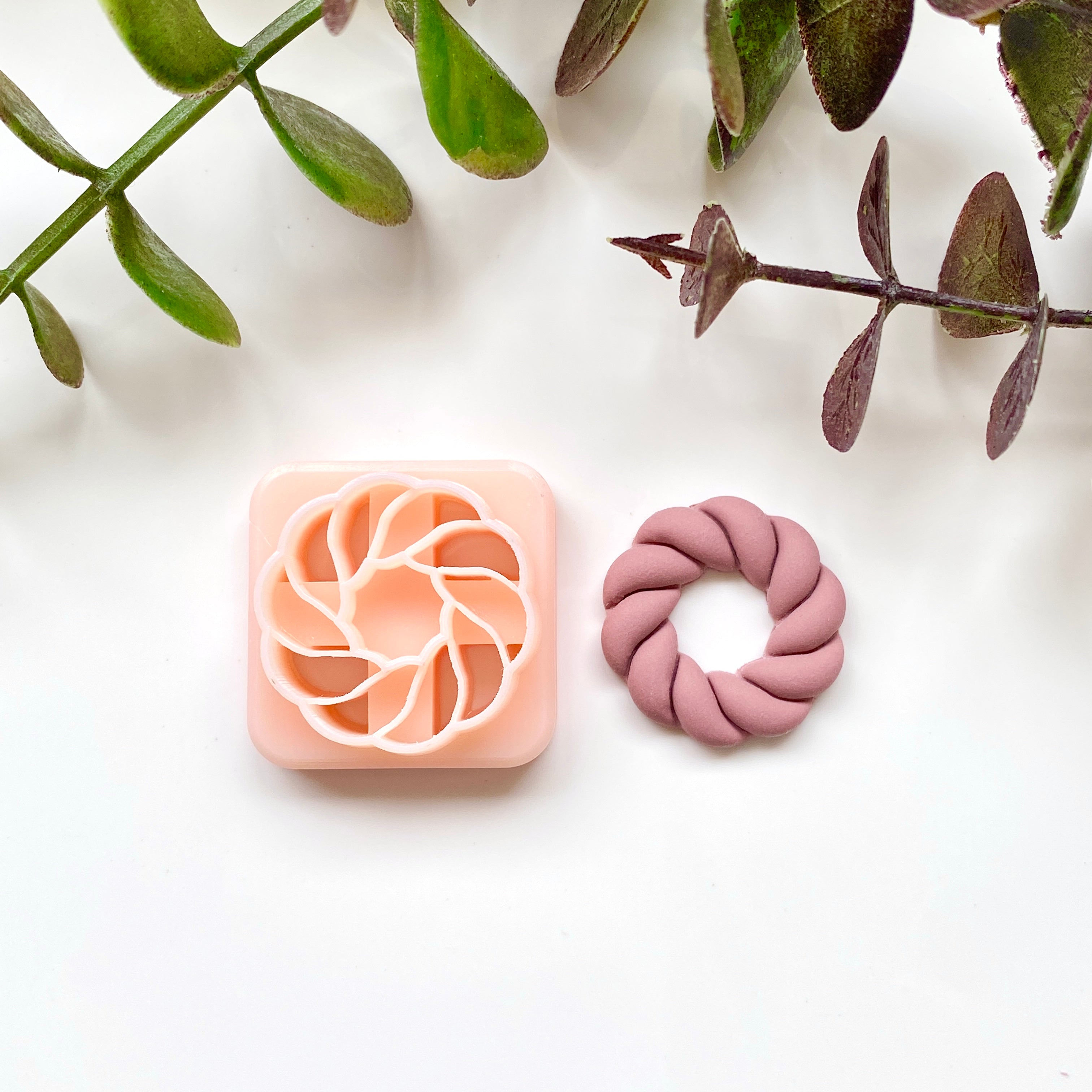 Small Circle Donut Twist Extruded Dupe – Cutterglobe