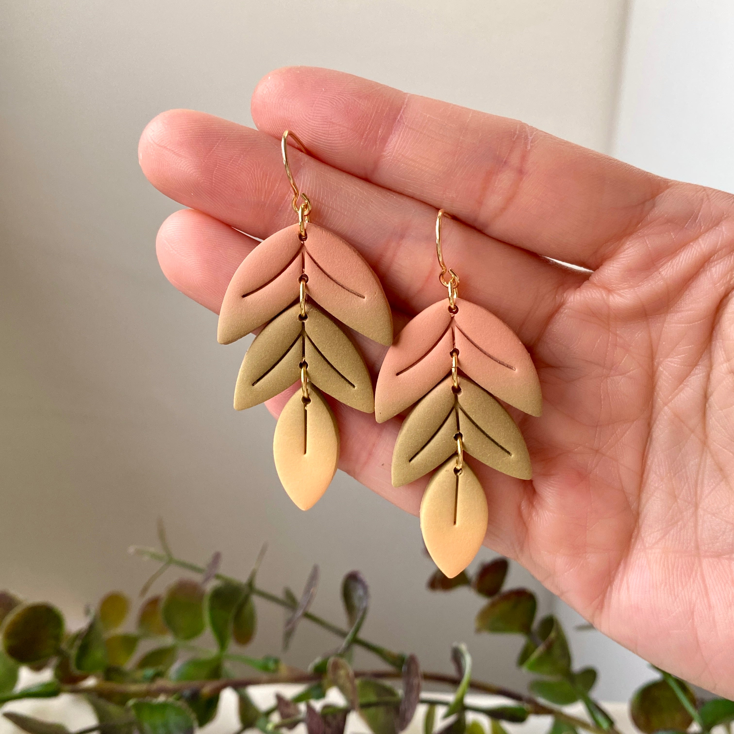 Ombre Leaf Drop Dangles – Cutterglobe