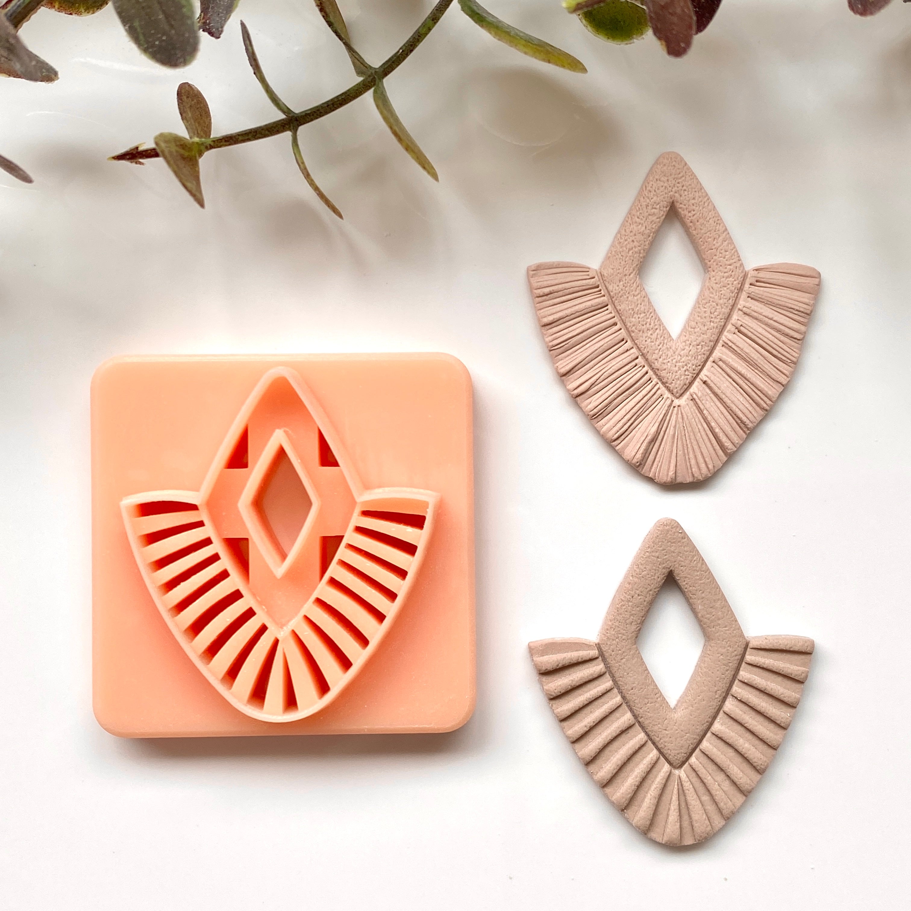 Diamond Raffia Dupe – Cutterglobe