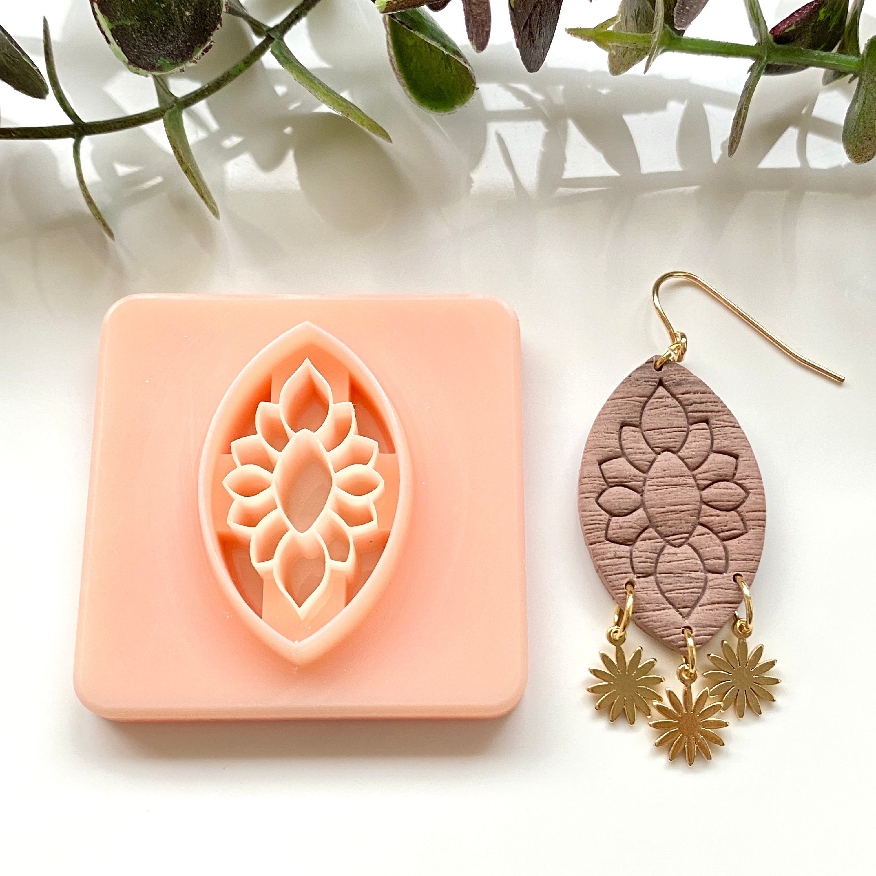 Boho Pointy Oval – Cutterglobe