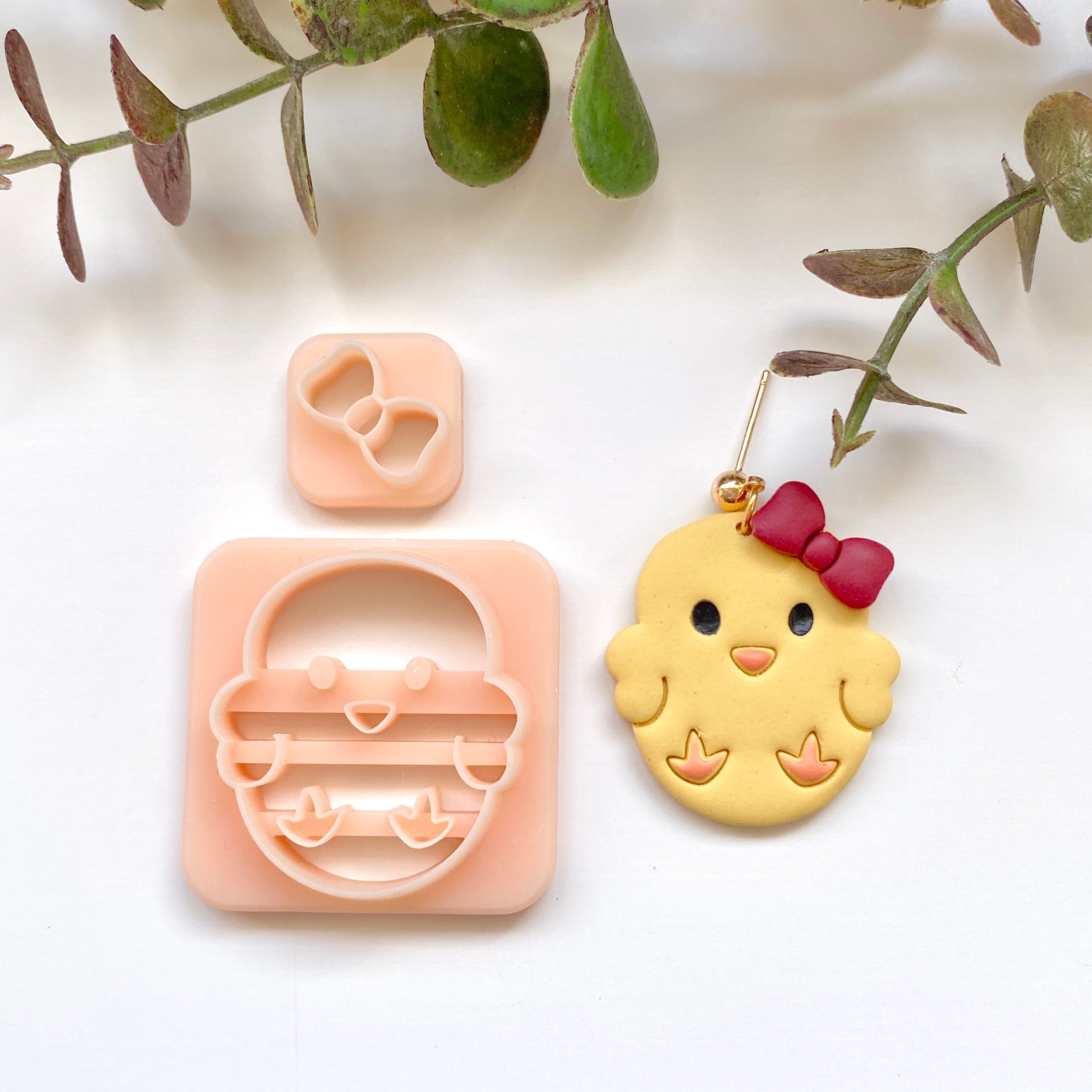 Chick Bow – Cutterglobe