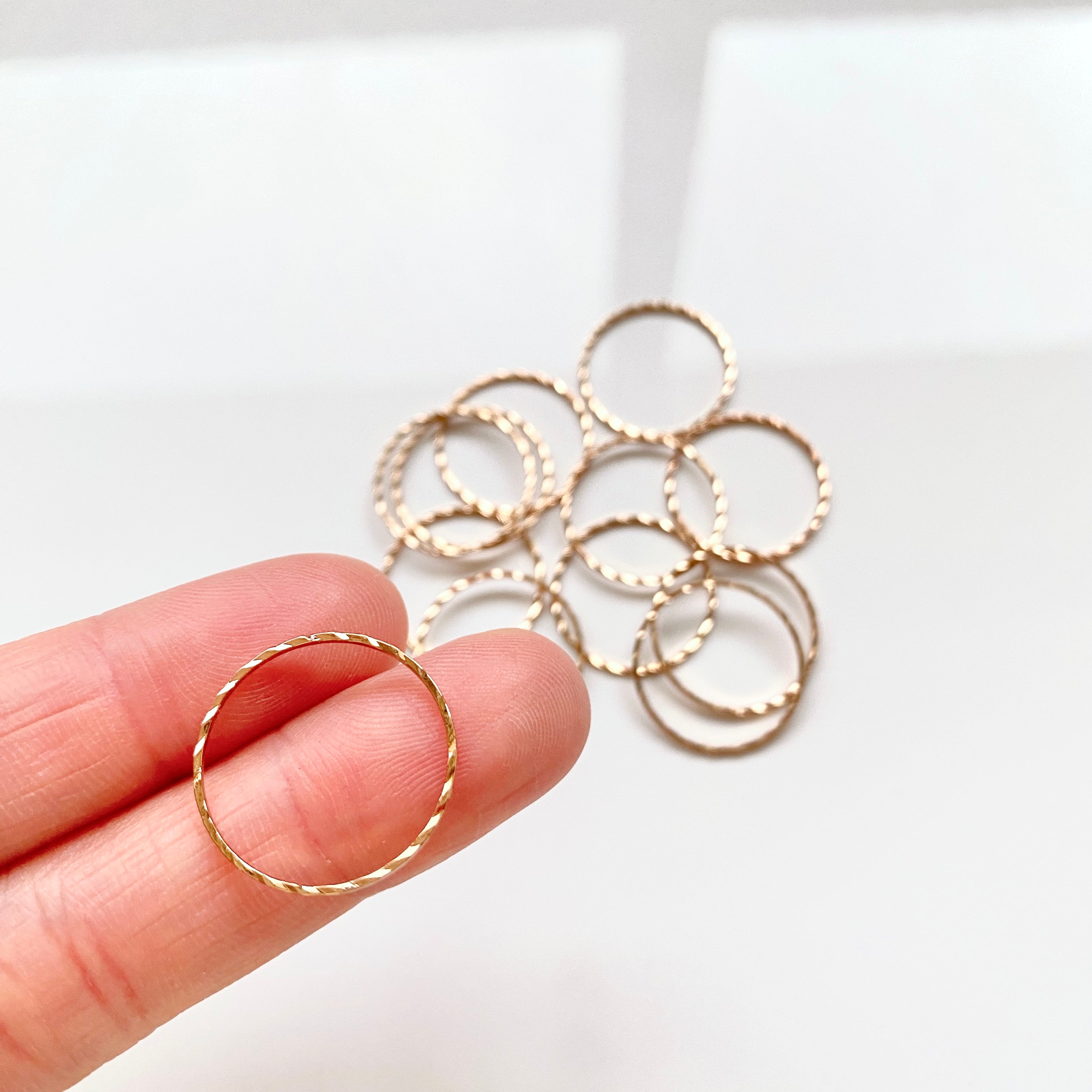 Textured Circle Bezel Connector (10 pcs) | More Sizes – Cutterglobe