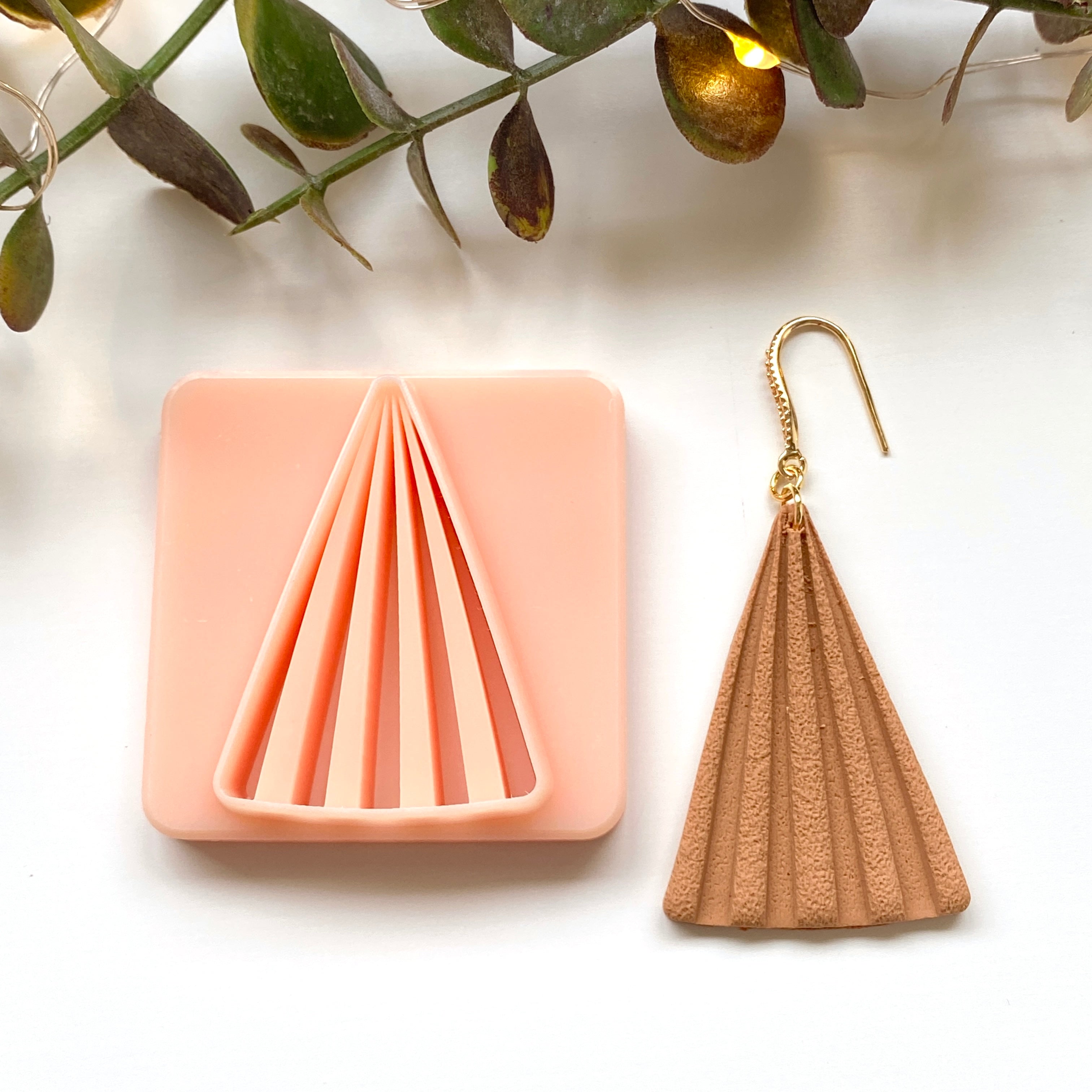 Triangle Pleat – Cutterglobe