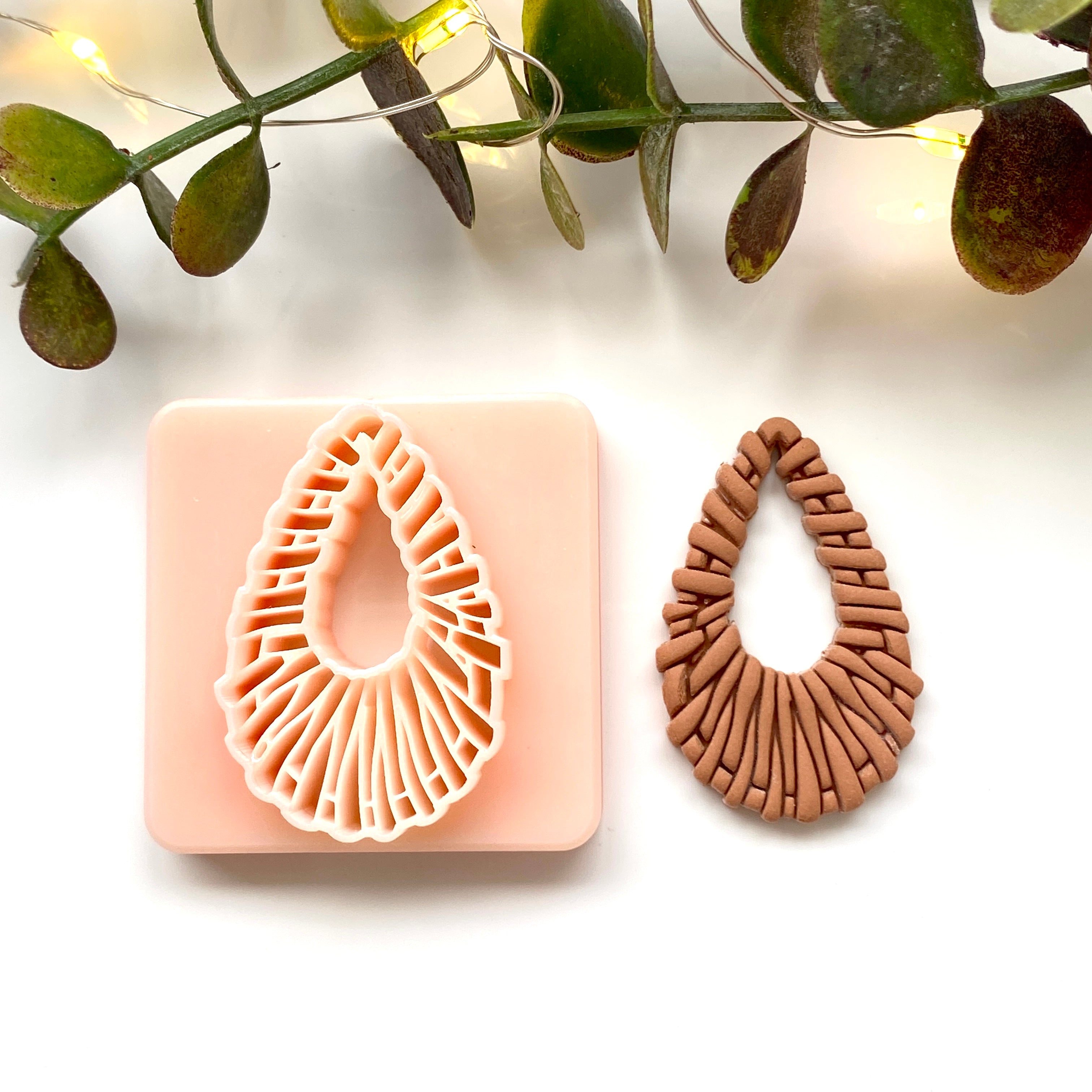 Asymm Droplet Donut Rattan – Cutterglobe