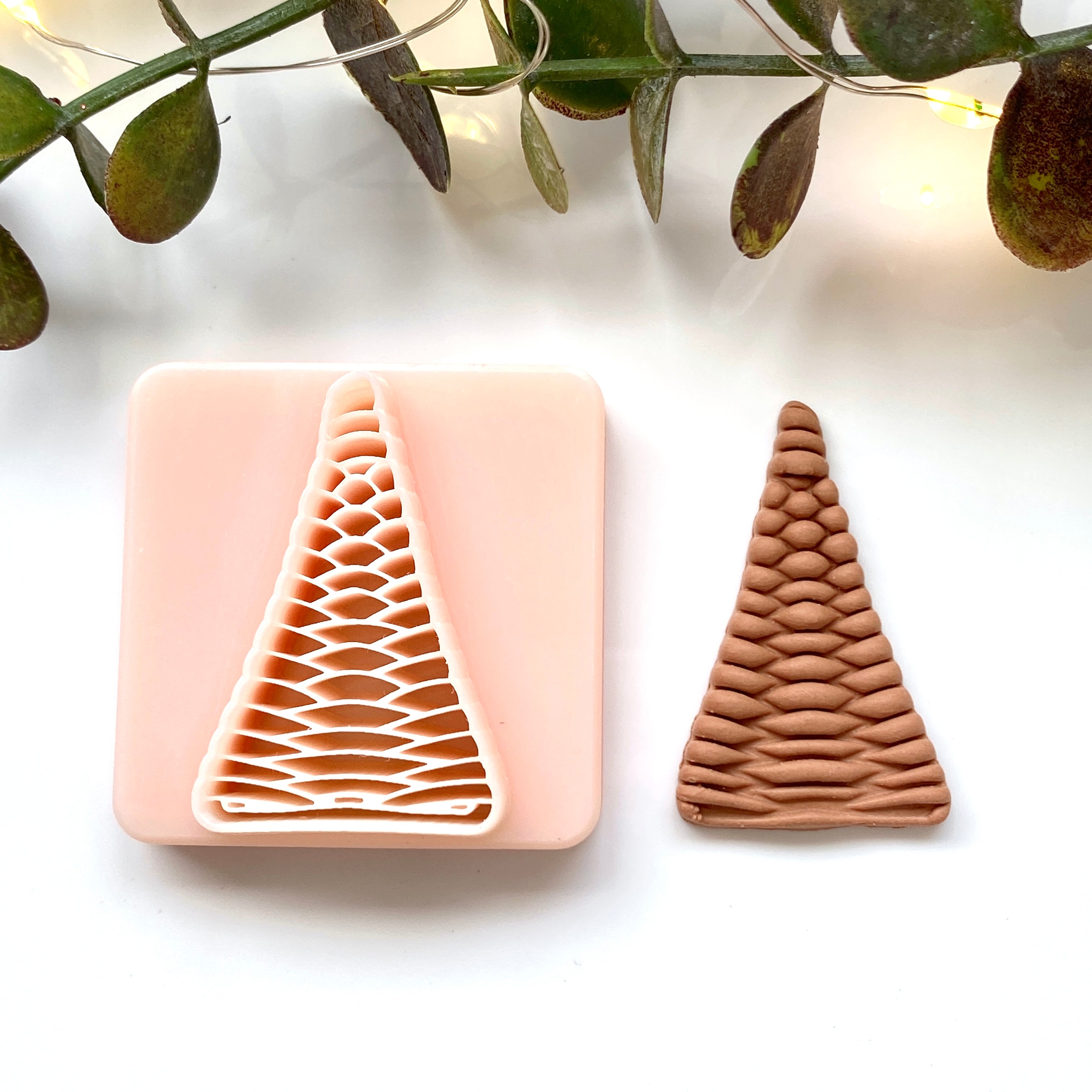 Long Triangle Rattan – Cutterglobe