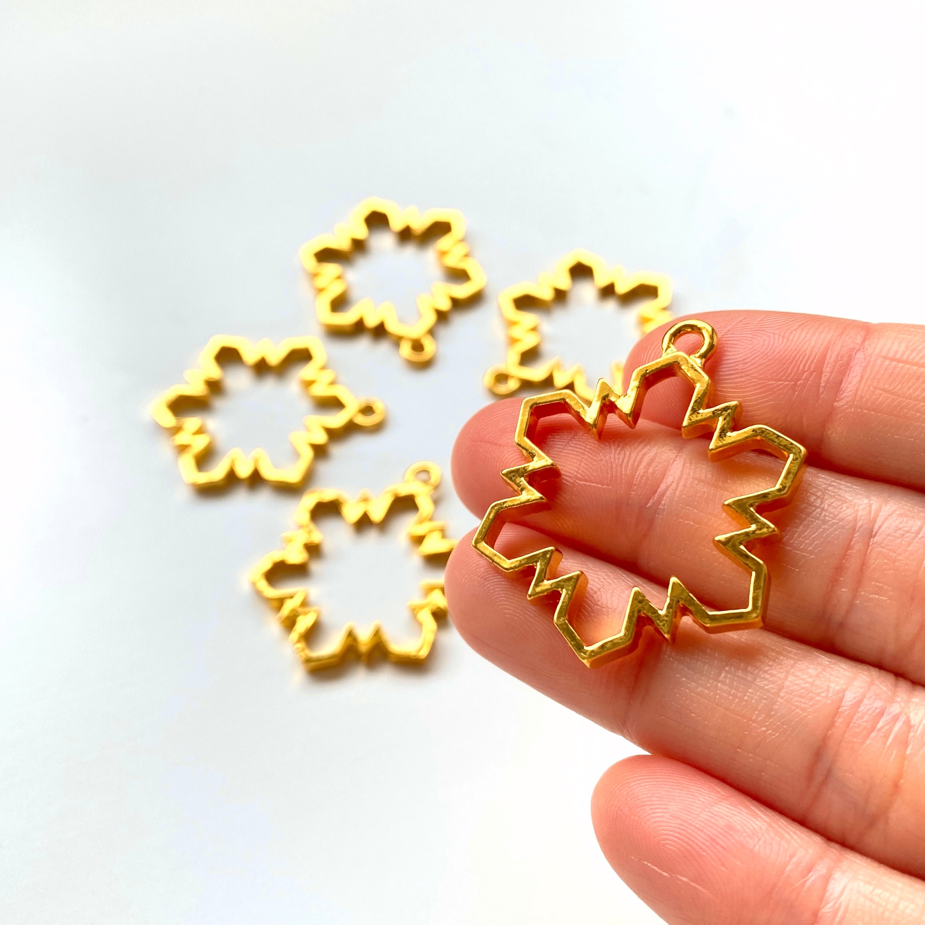 Snowflake Bezel Charm (10 pcs) – Cutterglobe