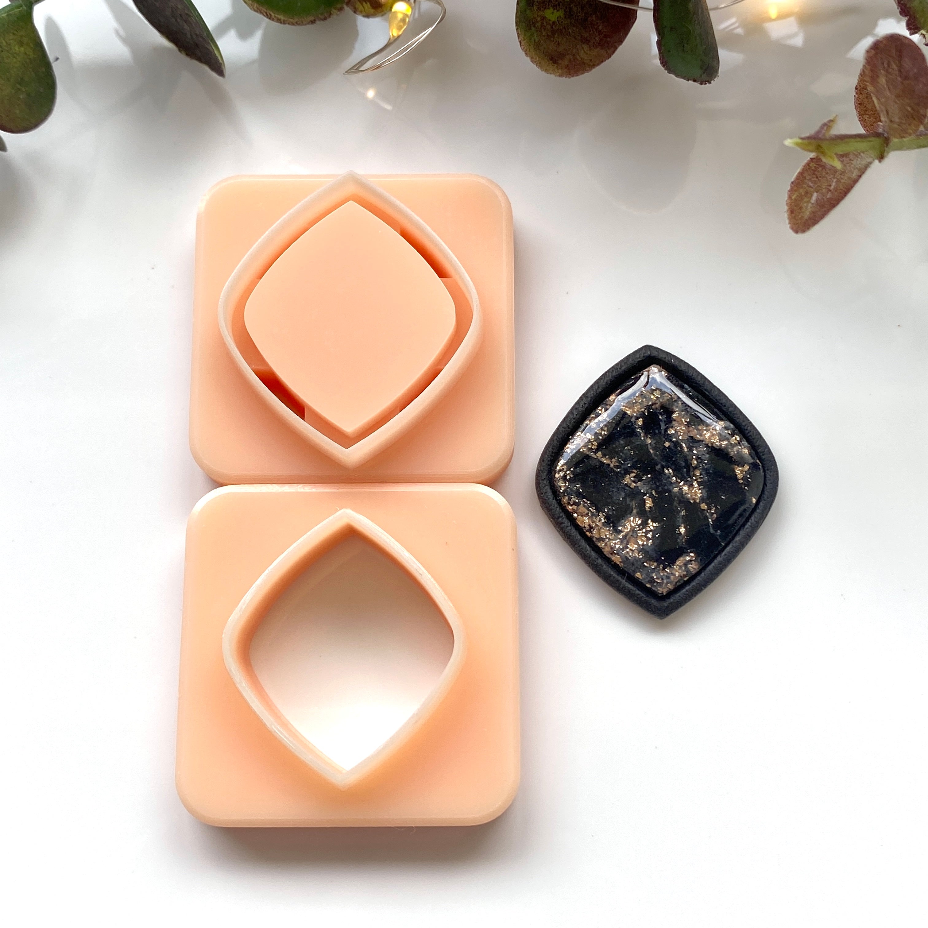 Poofy Diamond Embedded Set – Cutterglobe