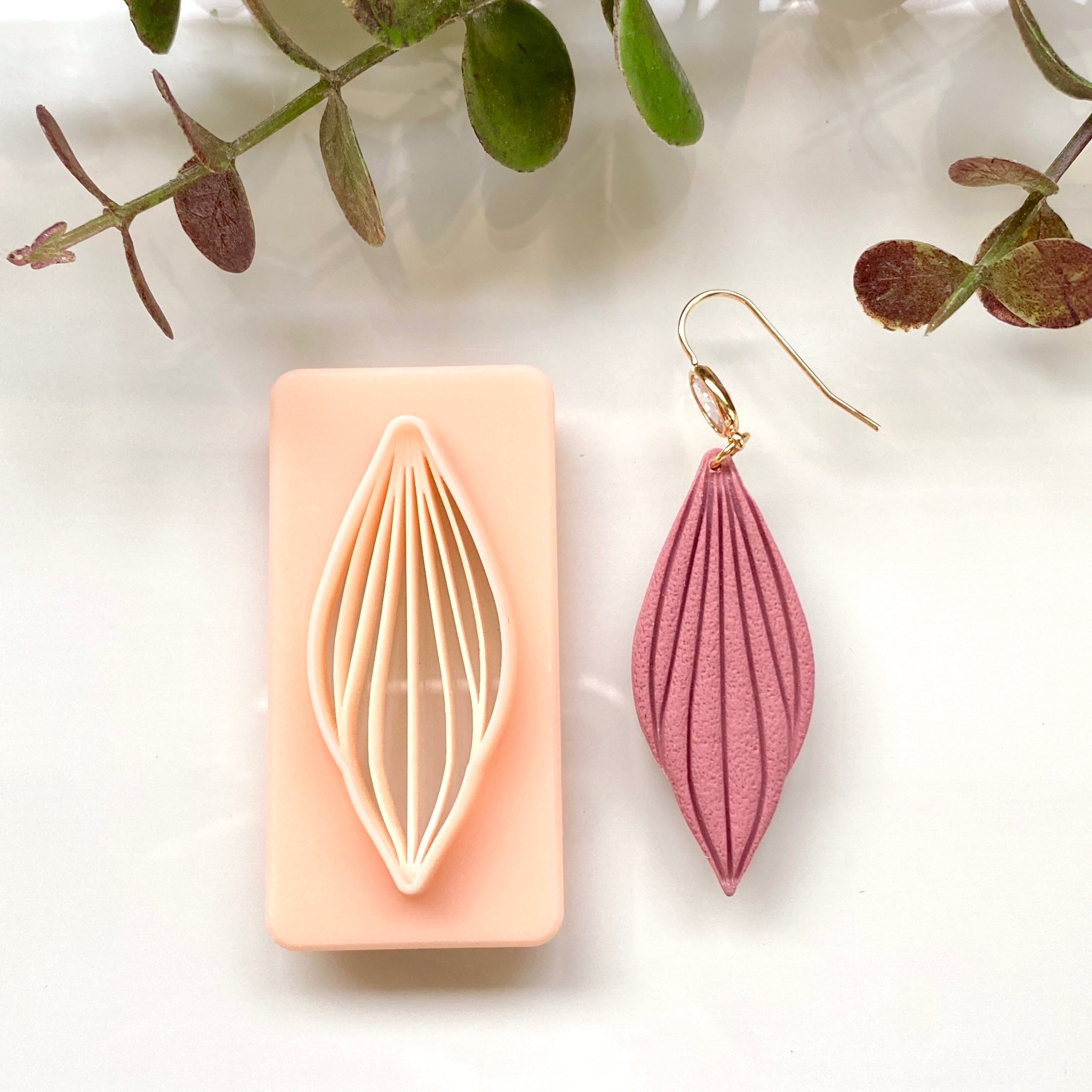 Long Elegant Drop – Cutterglobe