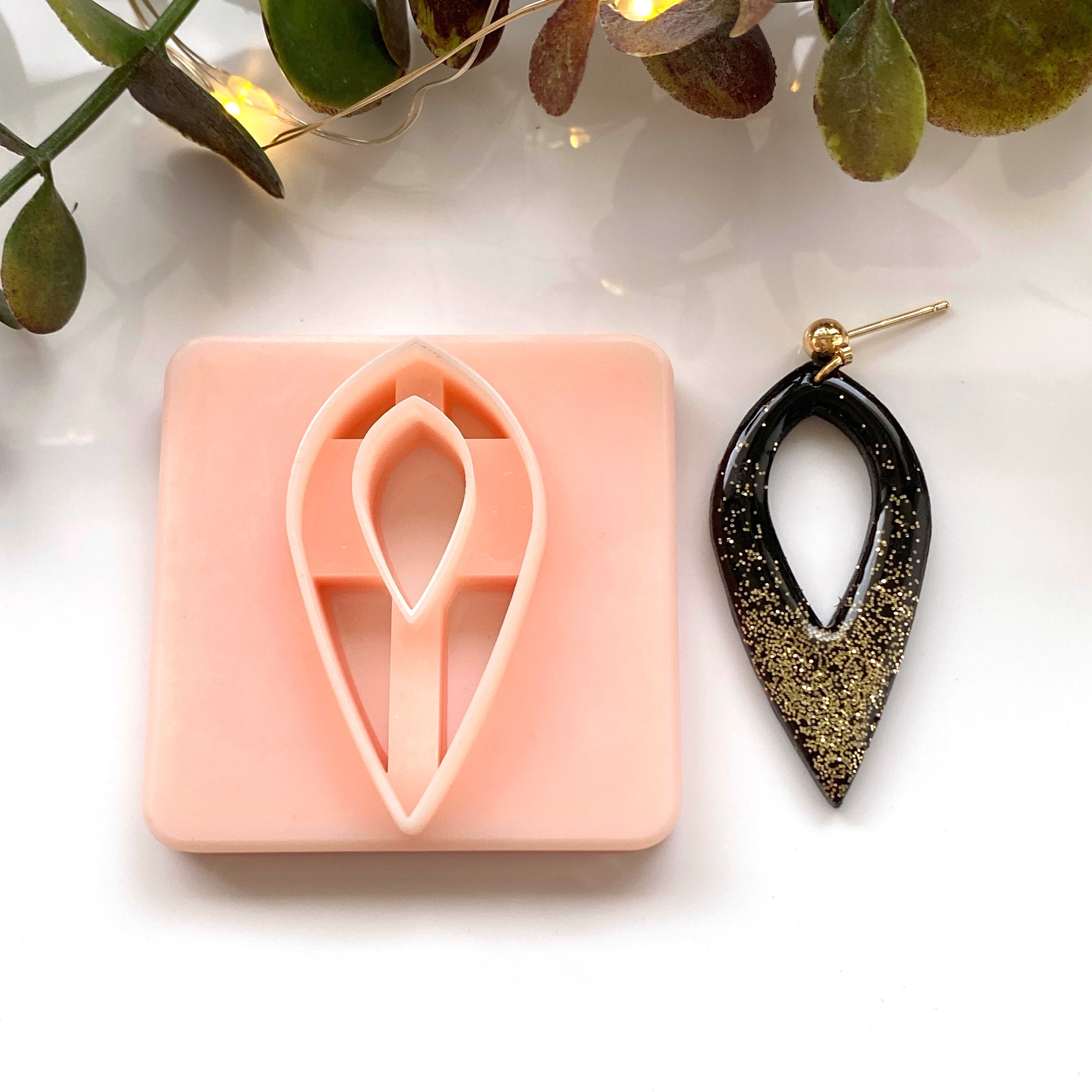 Asymm Leaf Donut – Cutterglobe