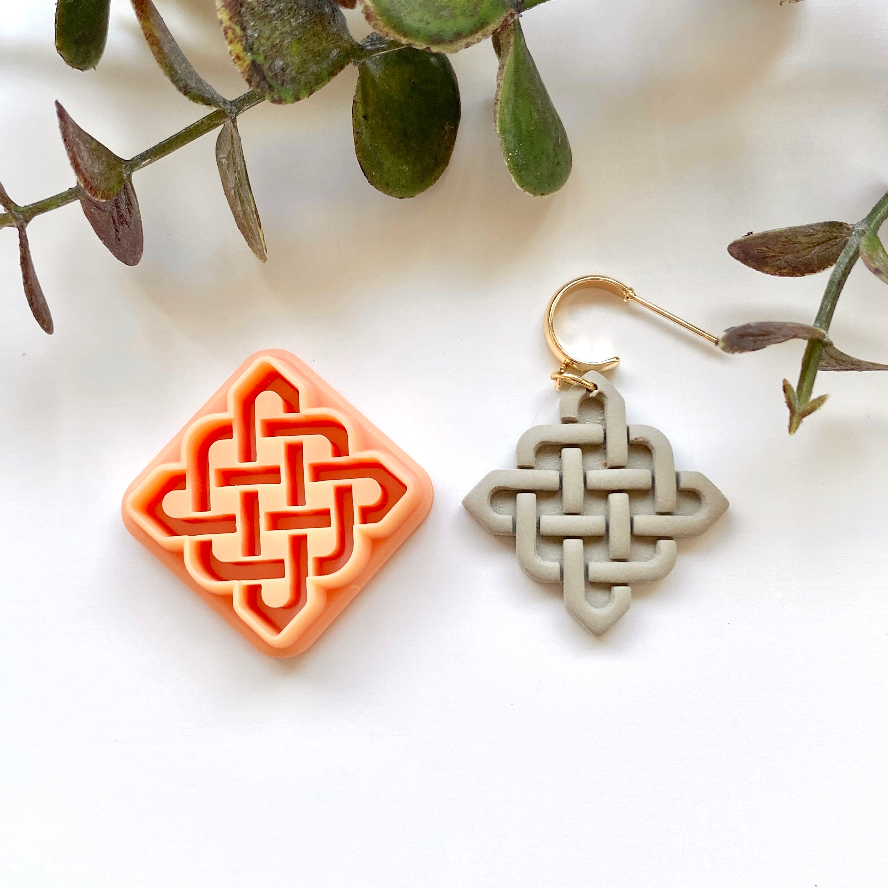 Square Celtic Knot Dupe – Cutterglobe