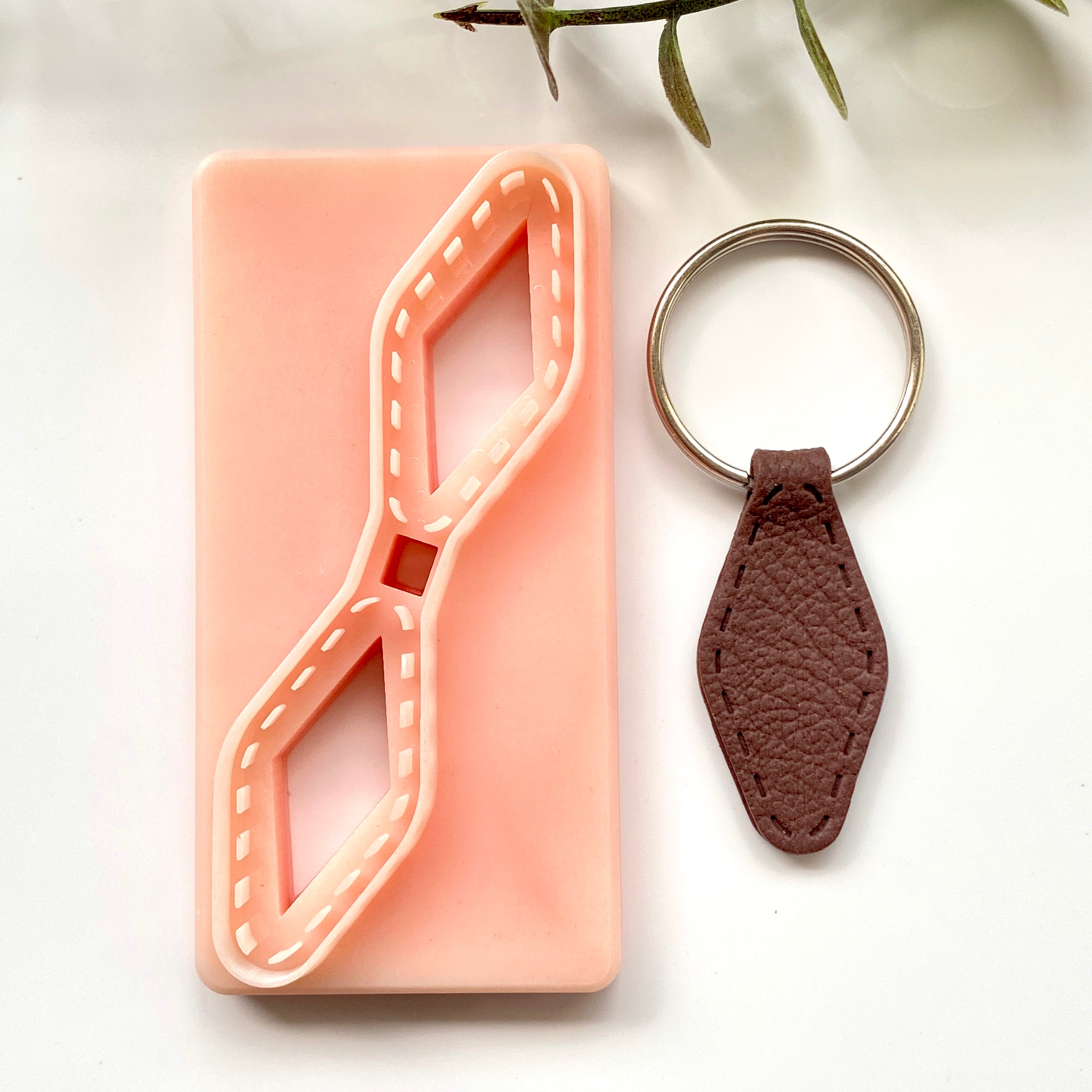 Narrow Diamond Stitch Keychain – Cutterglobe