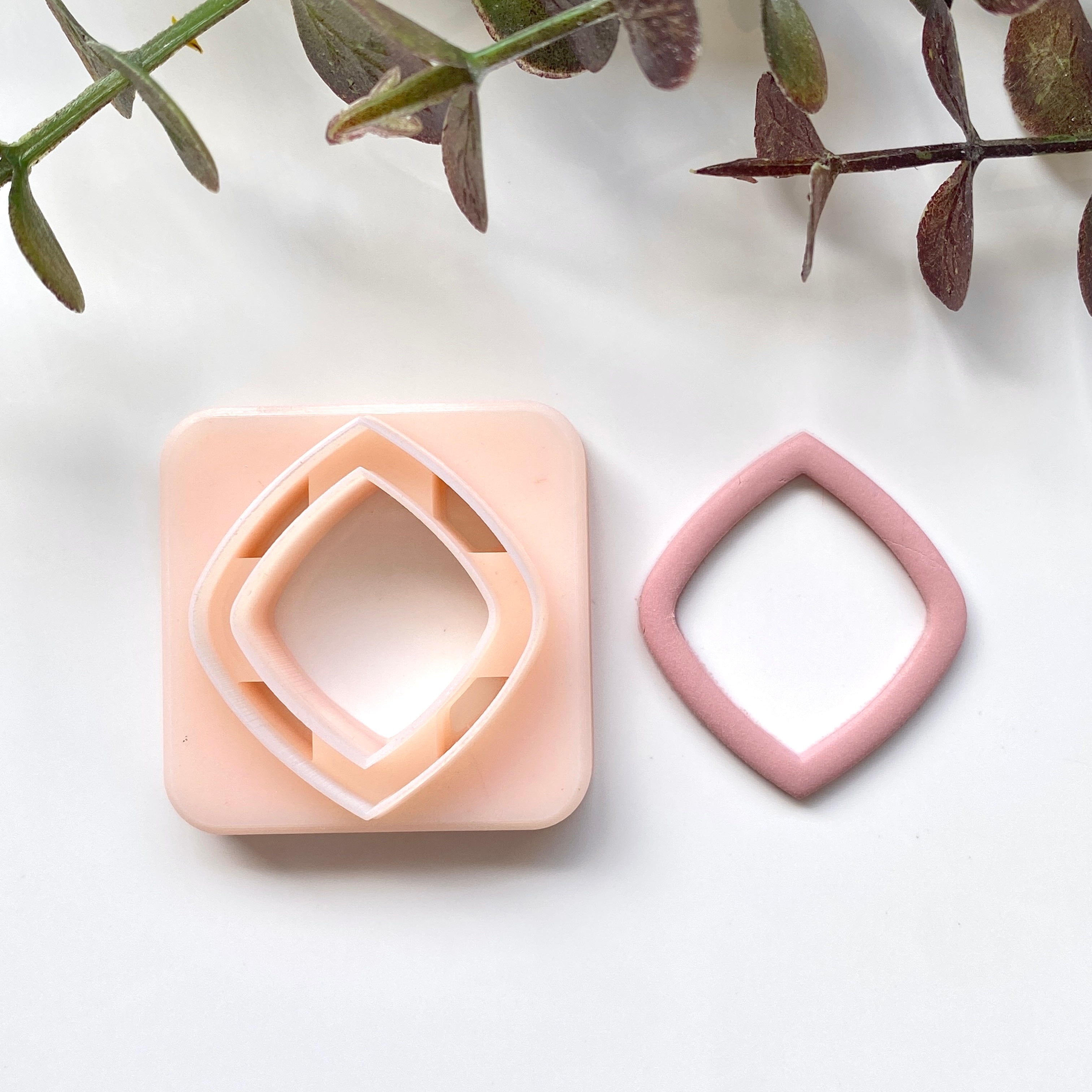 Poofy Diamond Bezel – Cutterglobe