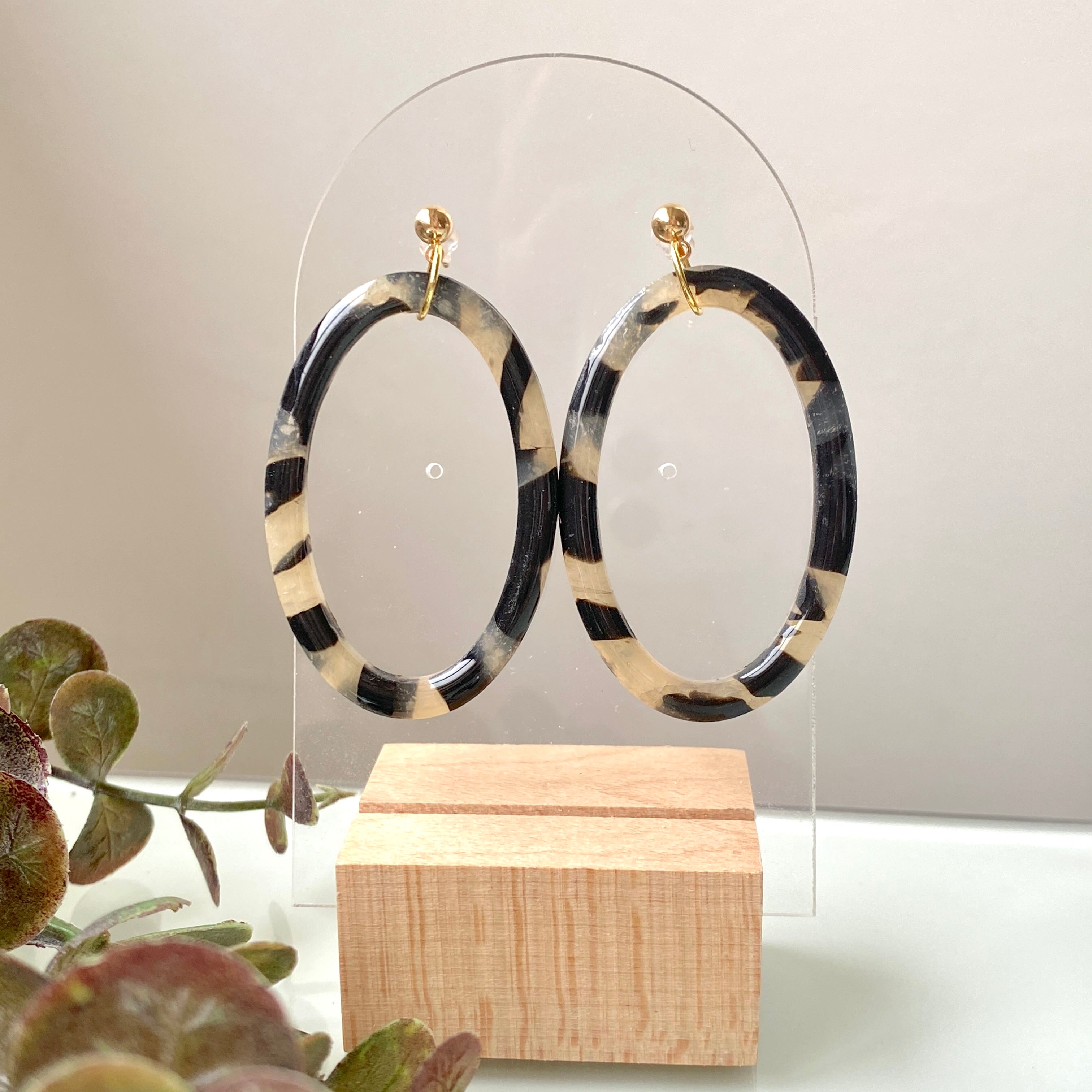 Faux Tortoise Shell Oval Bezel Dangles – Cutterglobe