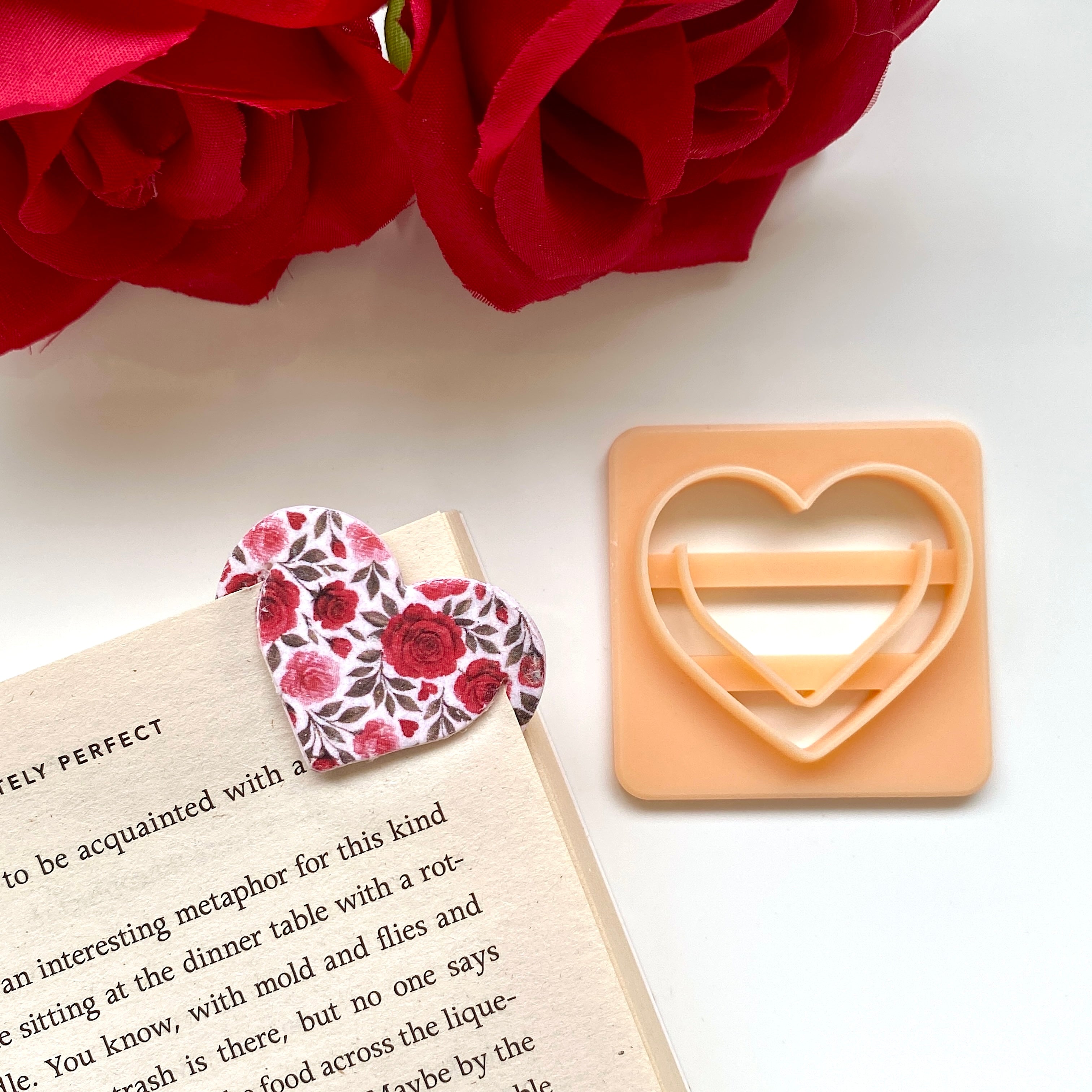 Heart Corner Flip Bookmark – Cutterglobe