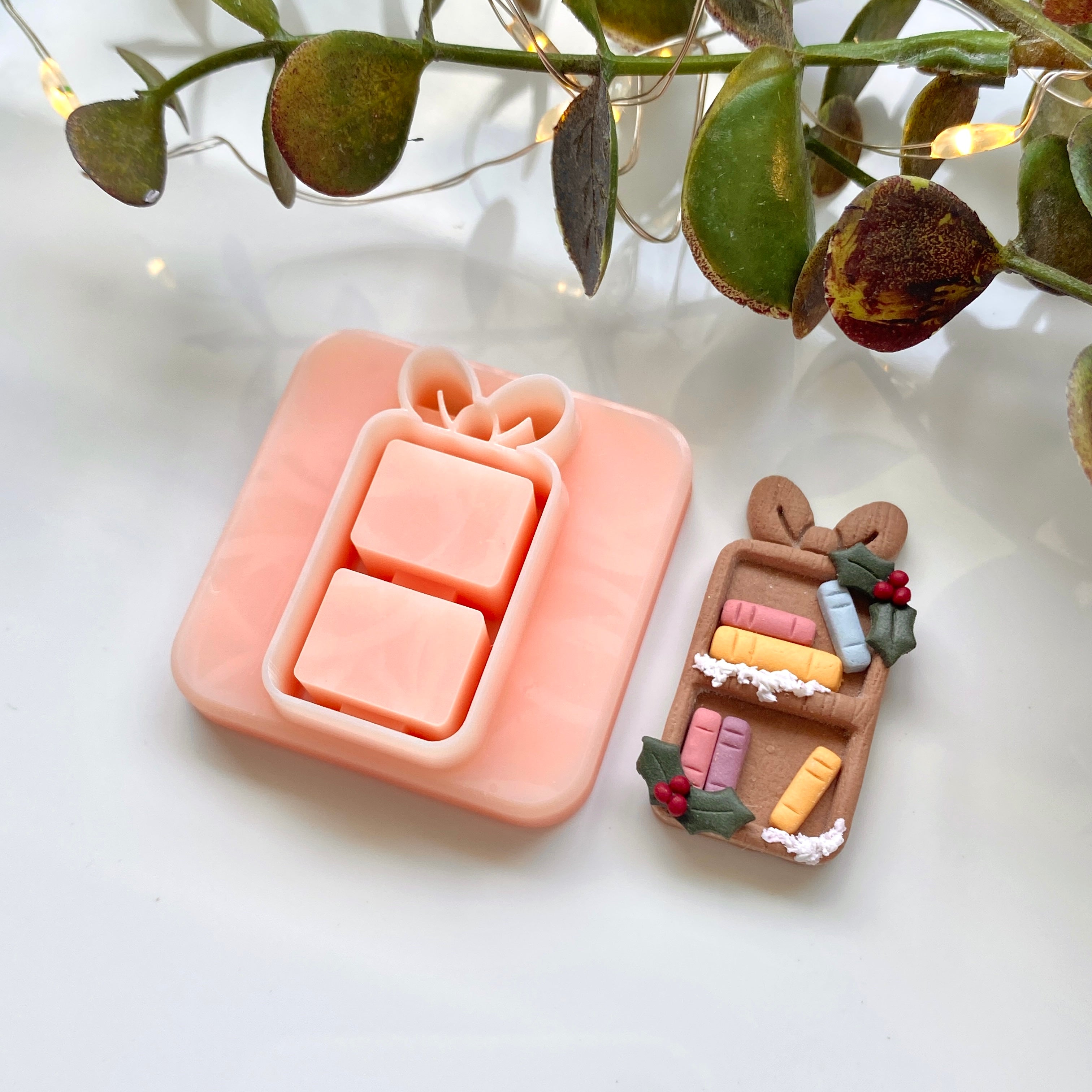 Little Present Shelf – Cutterglobe