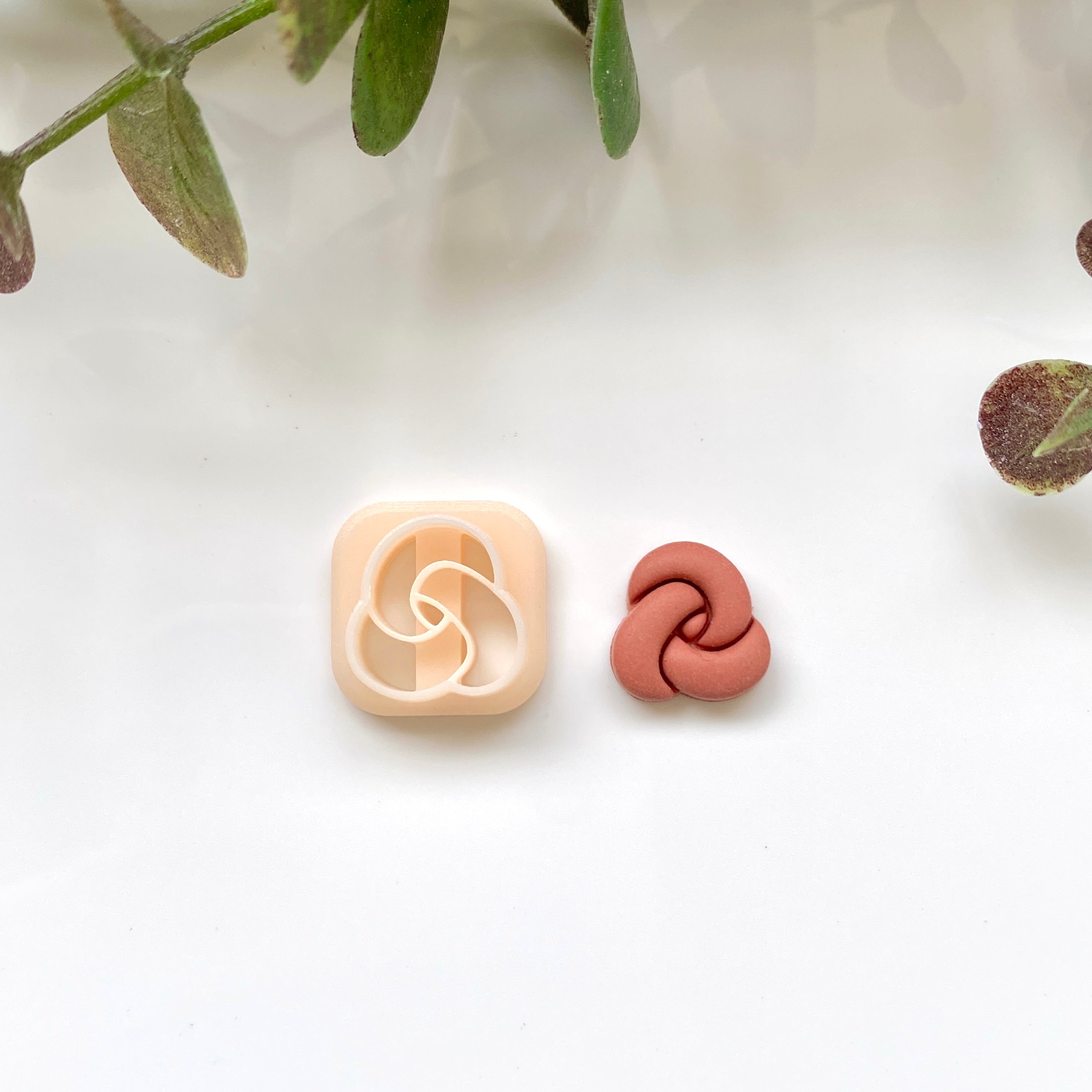 3-Way Knot Stud Extruded Dupe – Cutterglobe