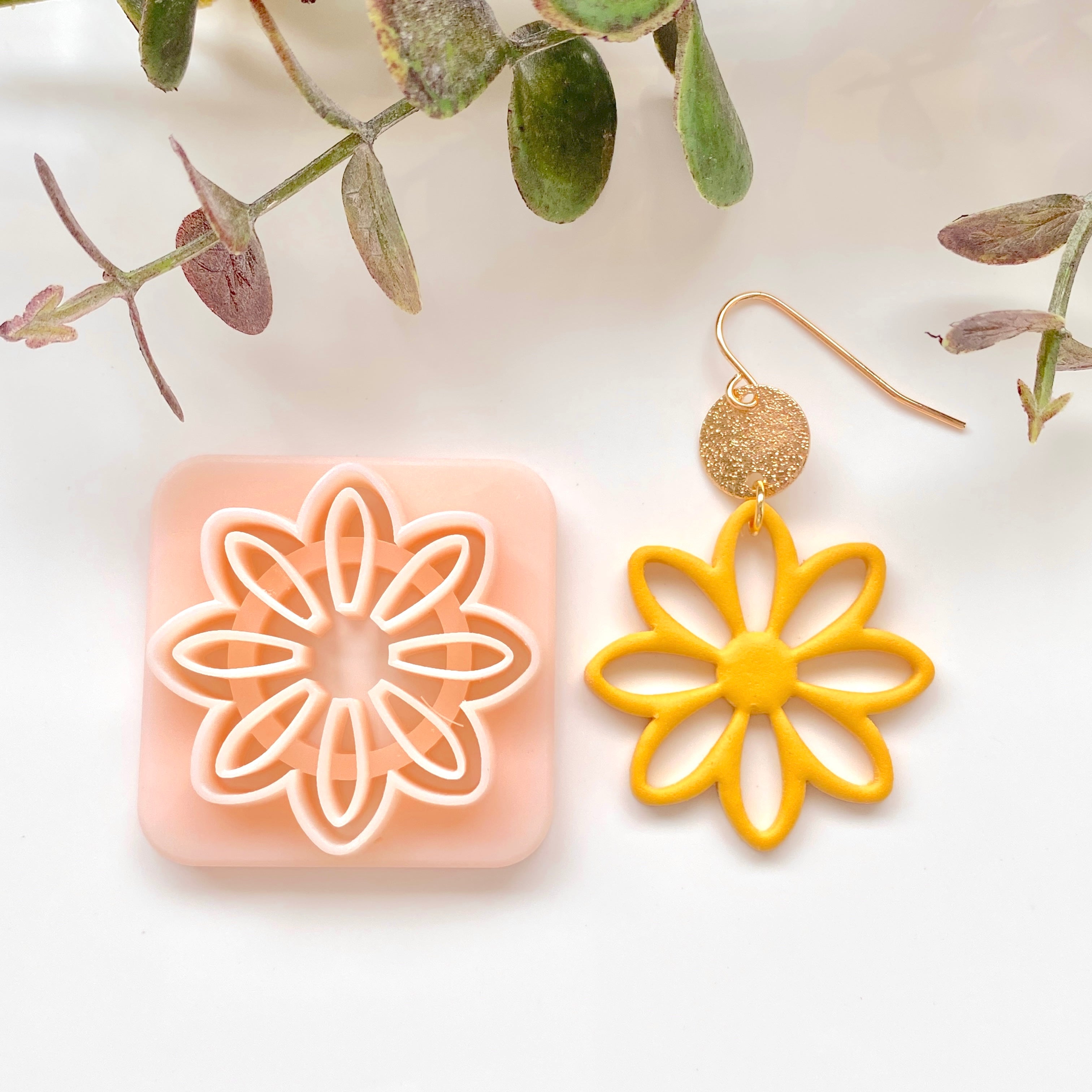 8-Petal Flower Outline – Cutterglobe